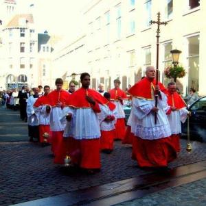 Waarom zijn er processies in de kerk? | Mensensamenleving.me